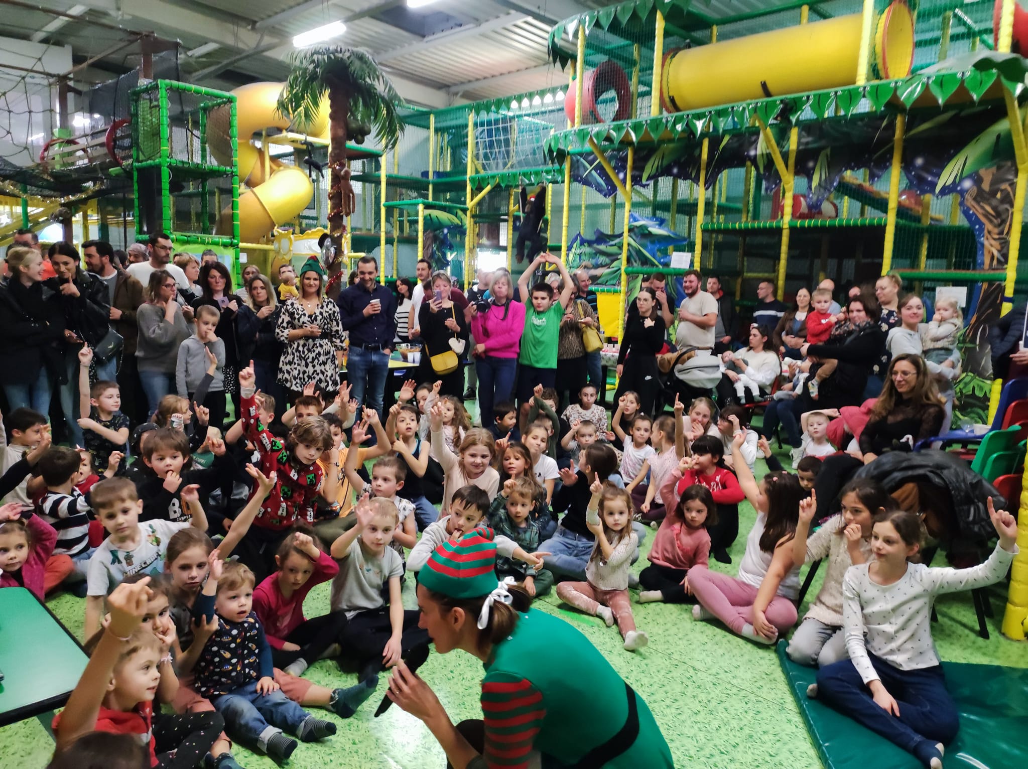 L'arbre de Noël de la CAPEB un beau rdv pour petits et grands ・ CAPEB